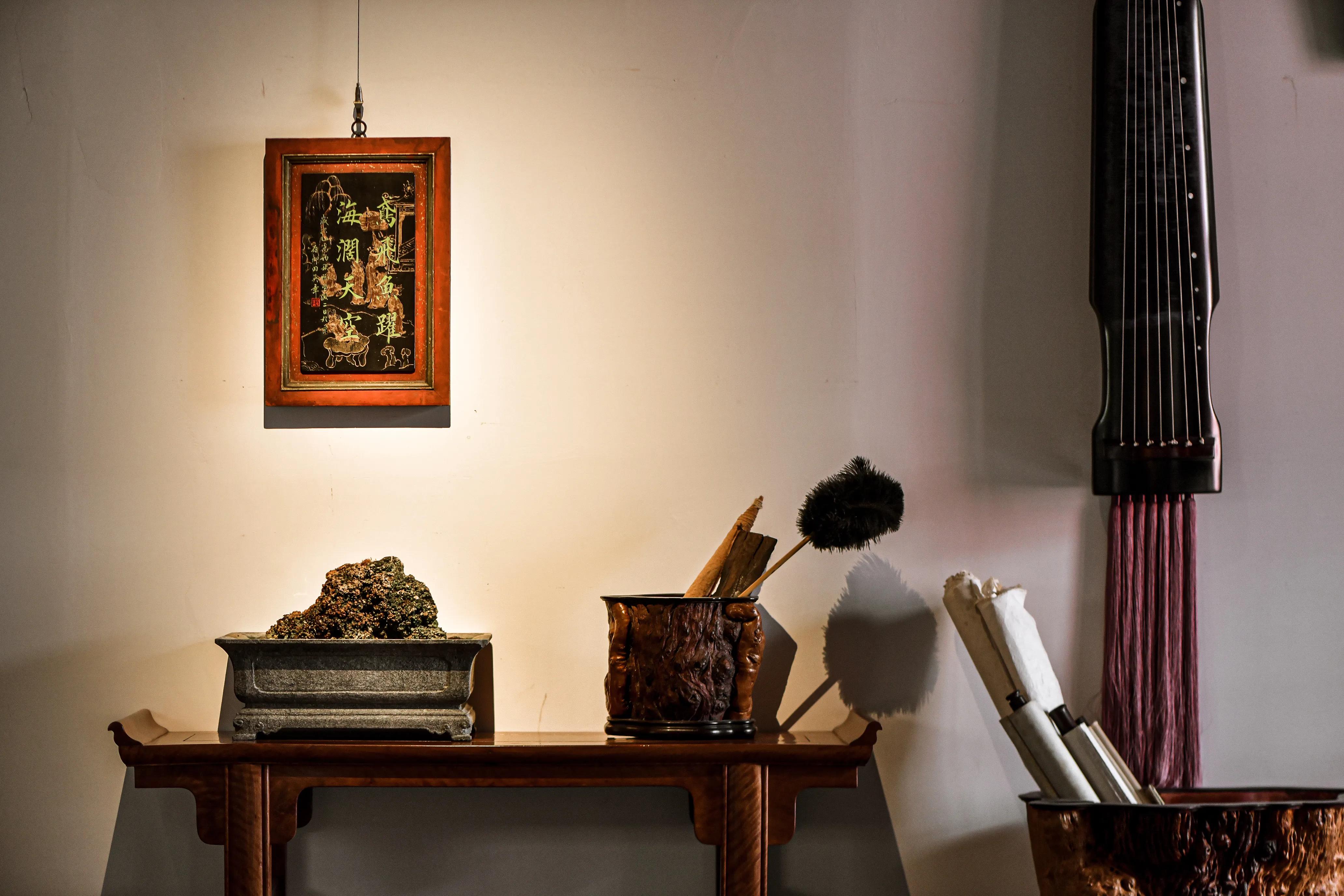 hanging screen - iNEWS