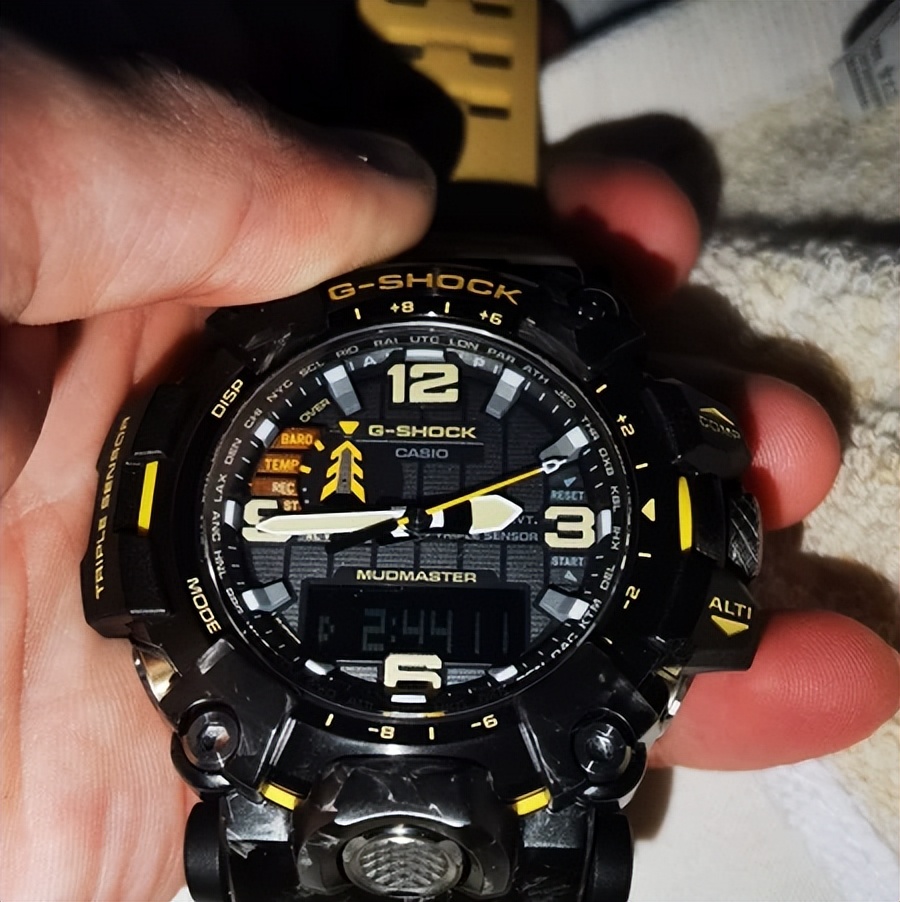 Casio Big Mud King, buy the first generation or the second generation ...