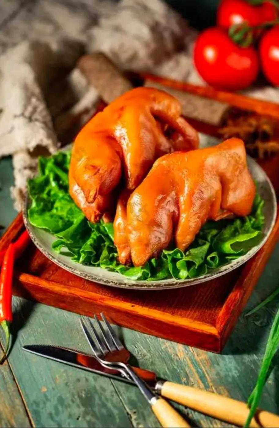 "Braised pig's feet: a delicacy that interprets Chinese food culture ...
