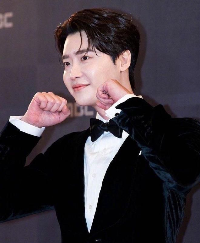 Lee Jong Suk and IU are too sweet! - iNEWS