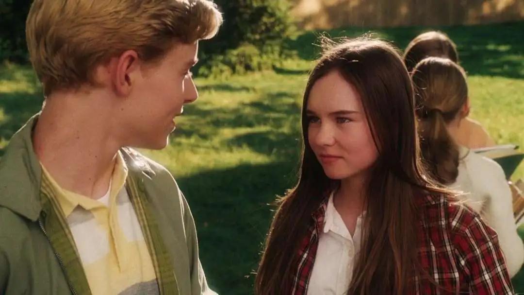 In the movie "Heartbeat", how does the director create the pure love ...