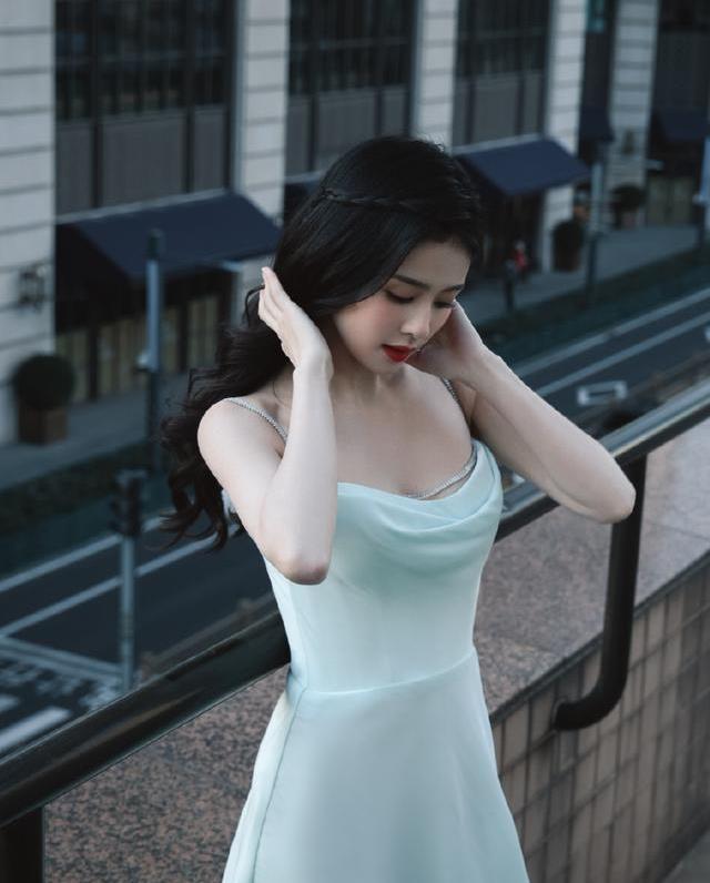 Bailu: Sexy curves, enchanting fashion icon - iMedia