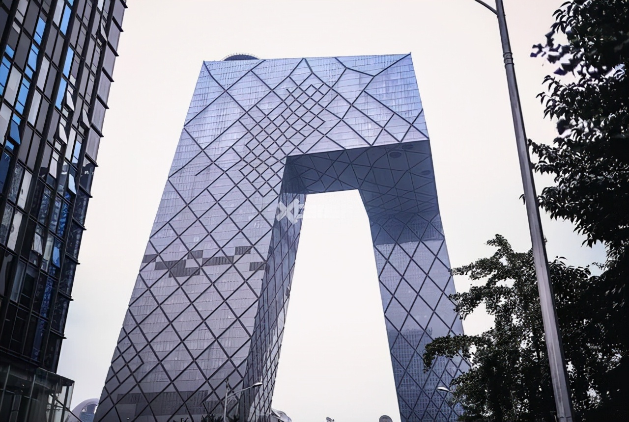A strange building in Beijing, because of its peculiar shape, attracts ...