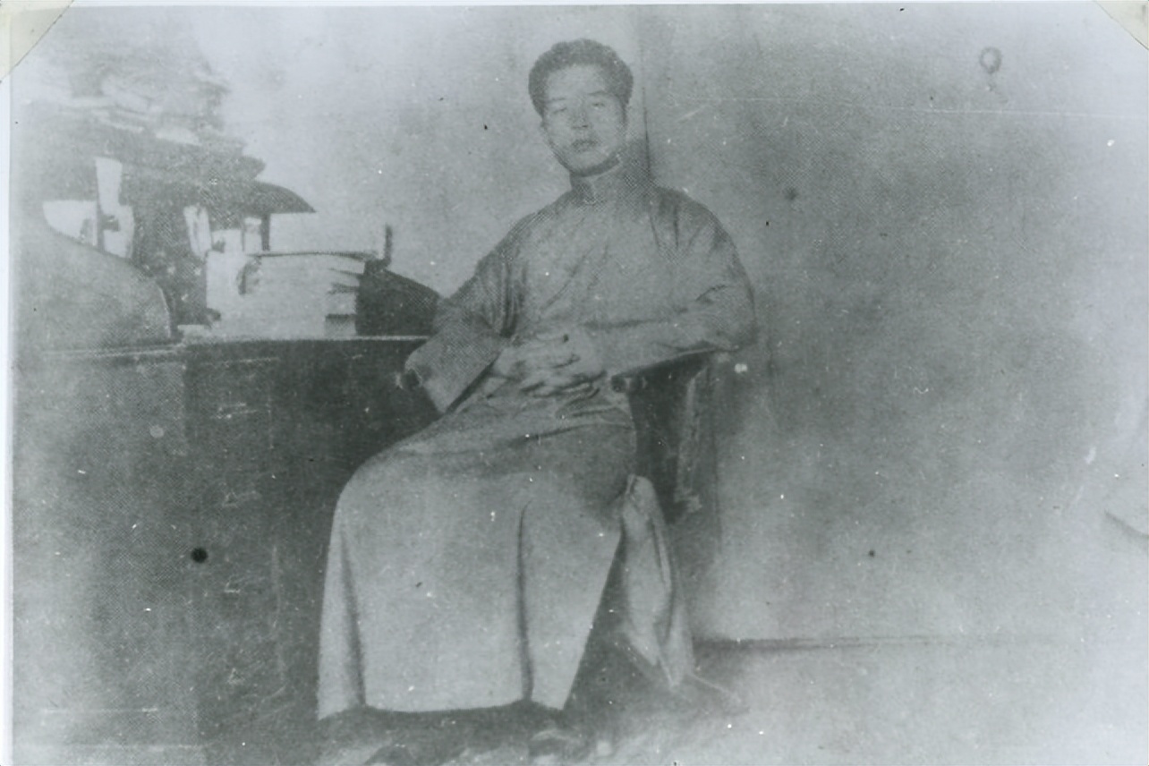 Chiang Kai-shek: There are only two people who can replace me, one is ...