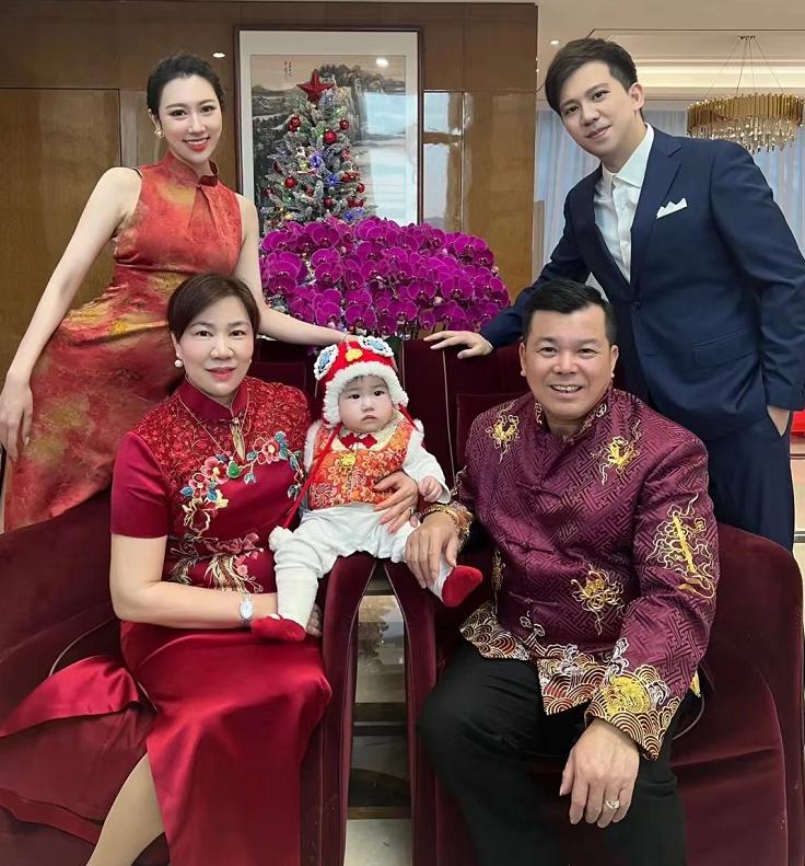 Chen Peisi's family reunion photos exposed! The granddaughter is full ...