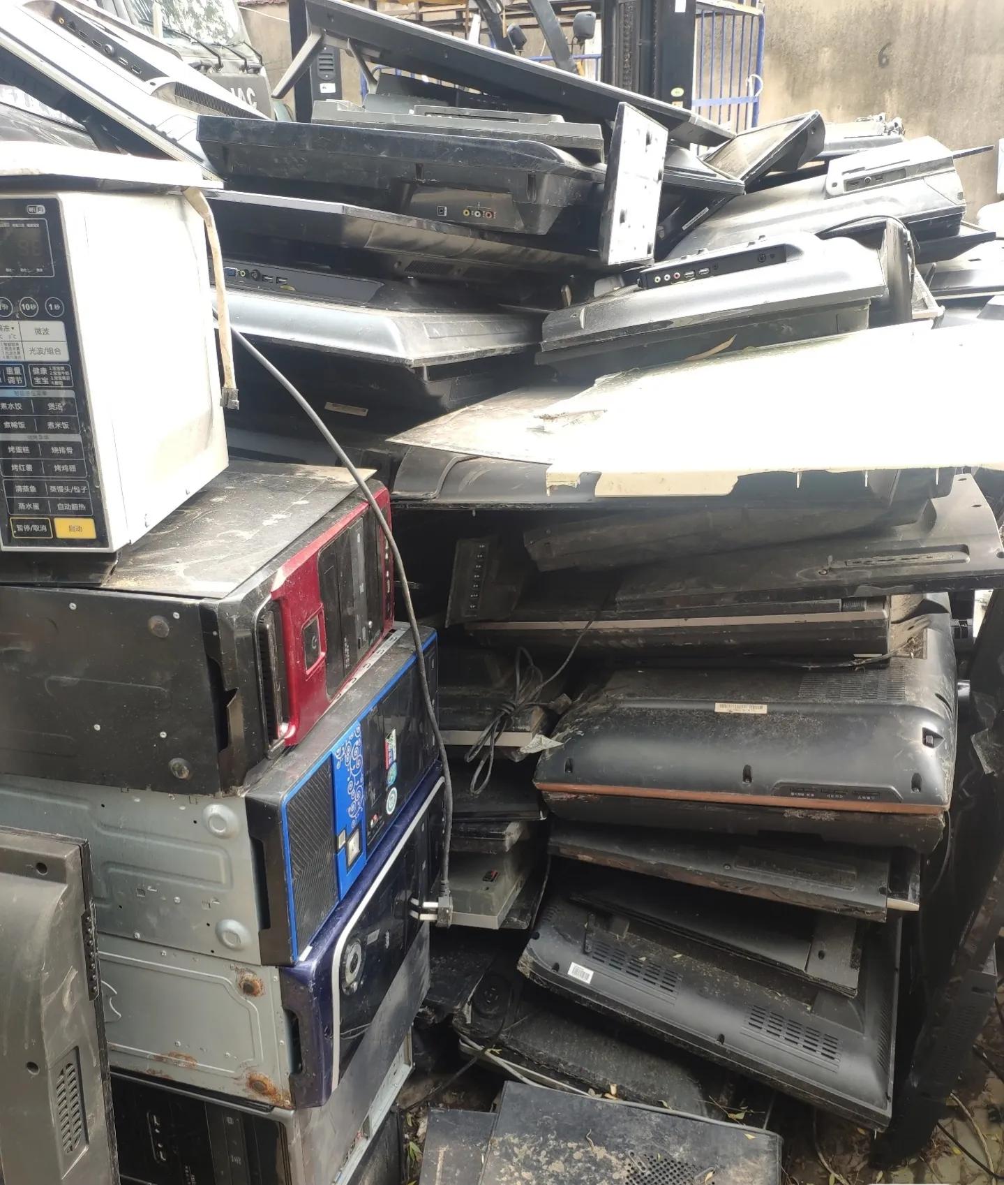 For 220 yuan, I bought a few treasures at the scrap station and saw ...