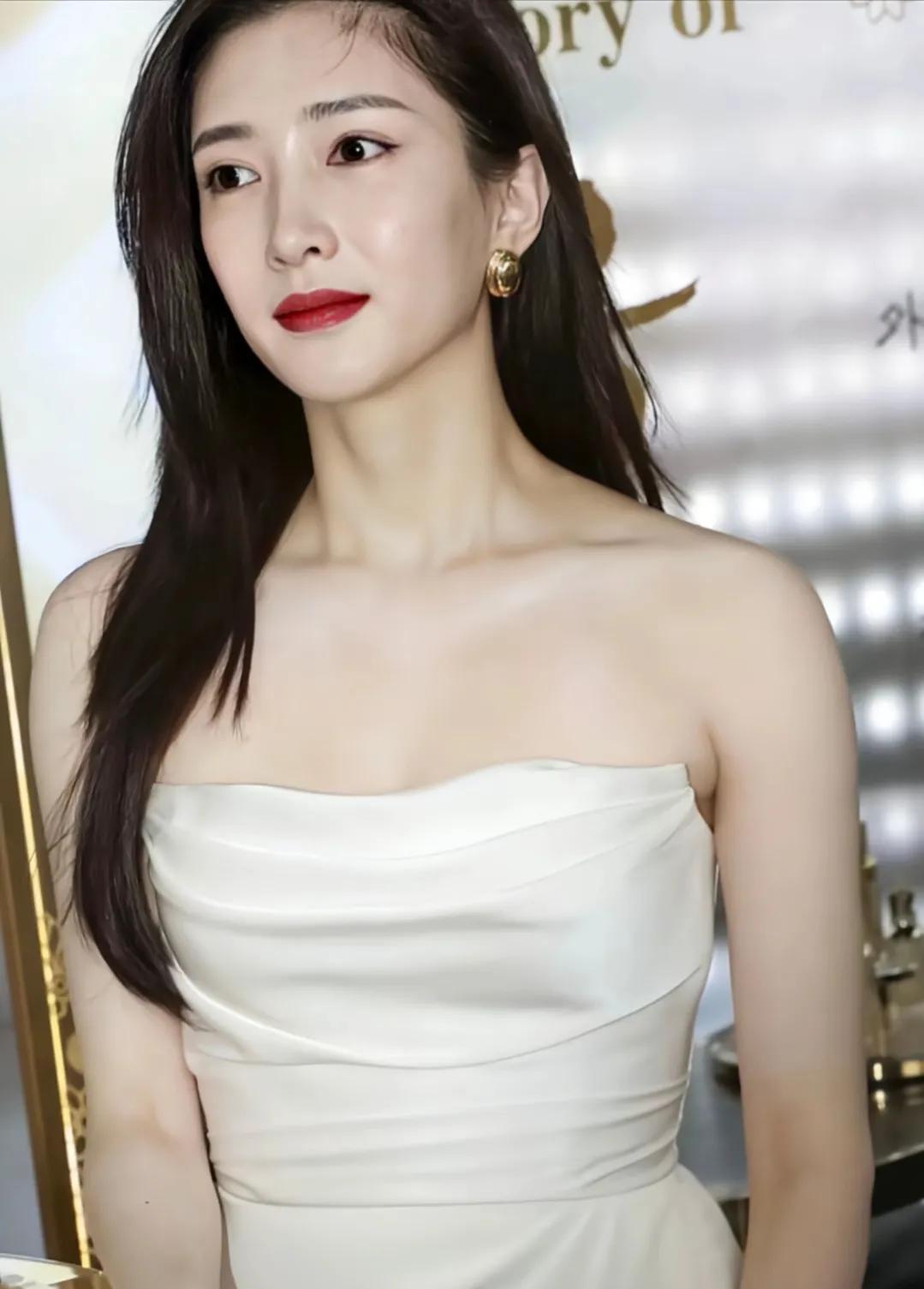 How tempting is the beauty star Jiang Shuying, look at the picture - iNEWS