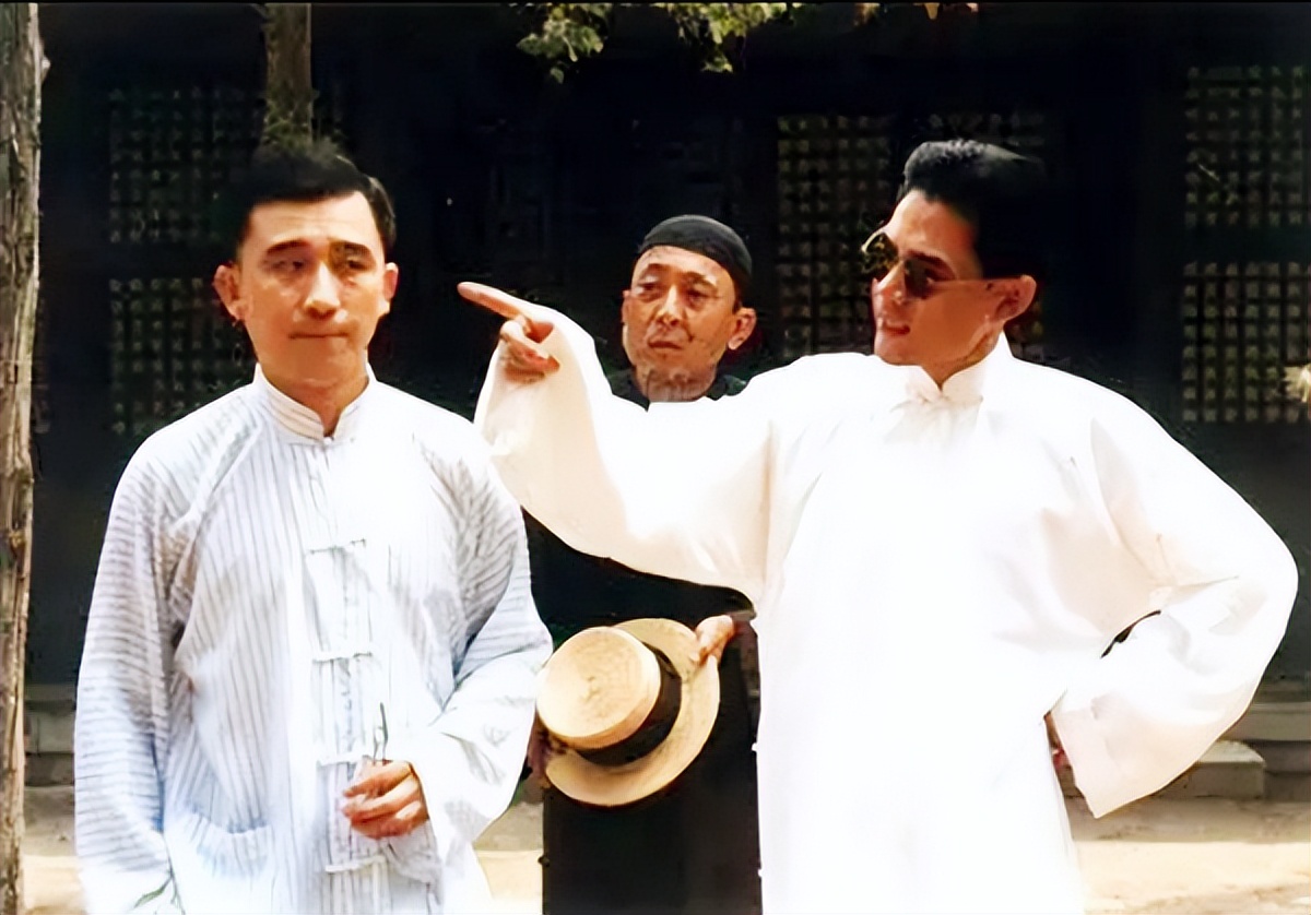 Frustrated actor Zhao Yi: 48 years old and single, Yan Xuejing protects ...