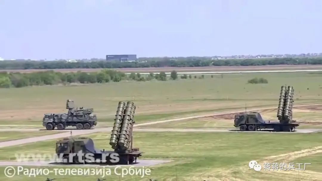 Serbia showcases new air defense combination, Chinese FK-3 air defense missiles are guarded by ...
