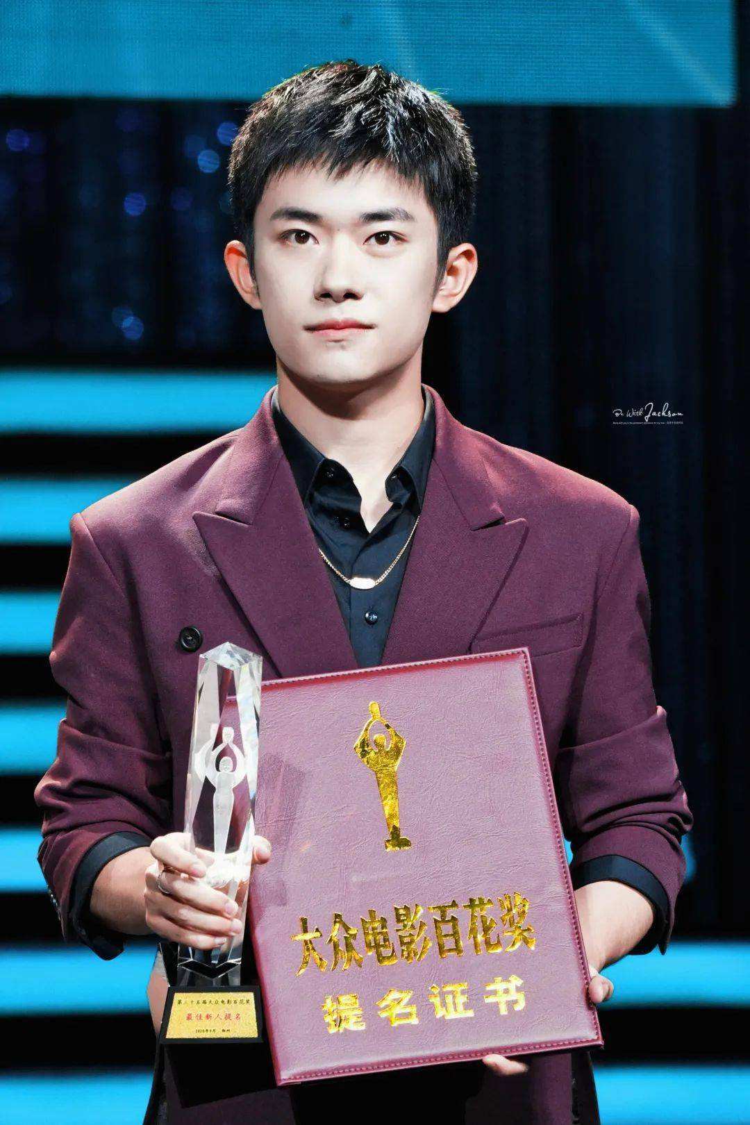 Unexpectedly, Zhu Yilong won the best actor earlier than Yi Yangqianxi ...