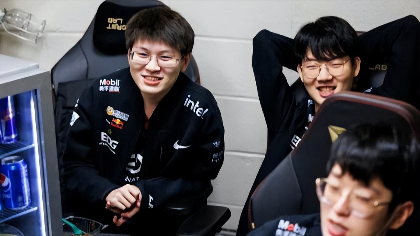 S12小組賽第二日：神鈎鎖魂！Meiko招牌錘石率EDG輕取C9 - 資訊咖