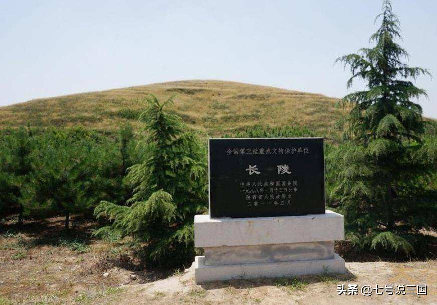 The tombs of Liu Bang and Xiang Yu, one is surrounded by mountains and ...