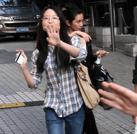 Li Bingbing is completely unrecognizable without makeup. She is old and ...