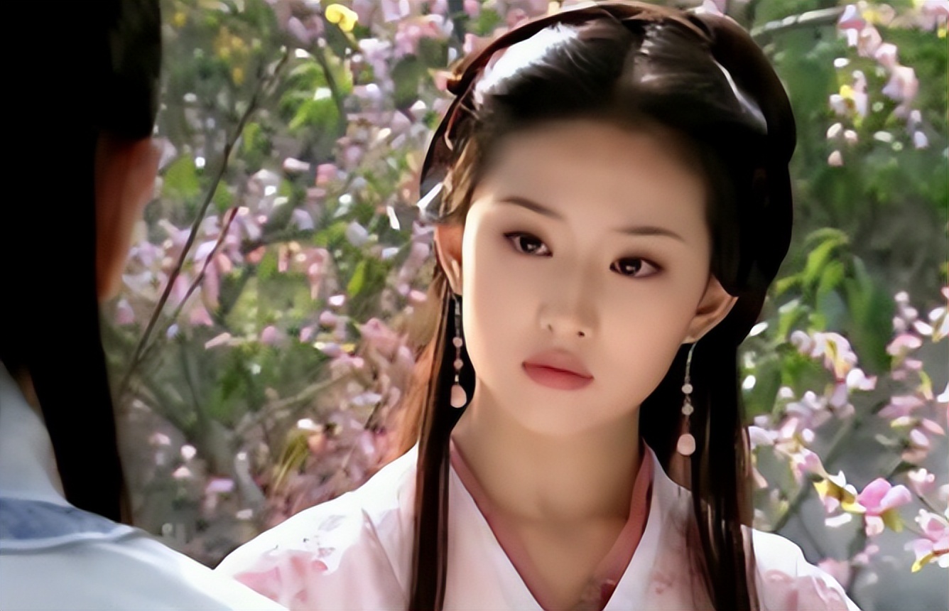 Doting on Liu Yifei alone for 20 years, let Yang Caiyu hold first-line ...