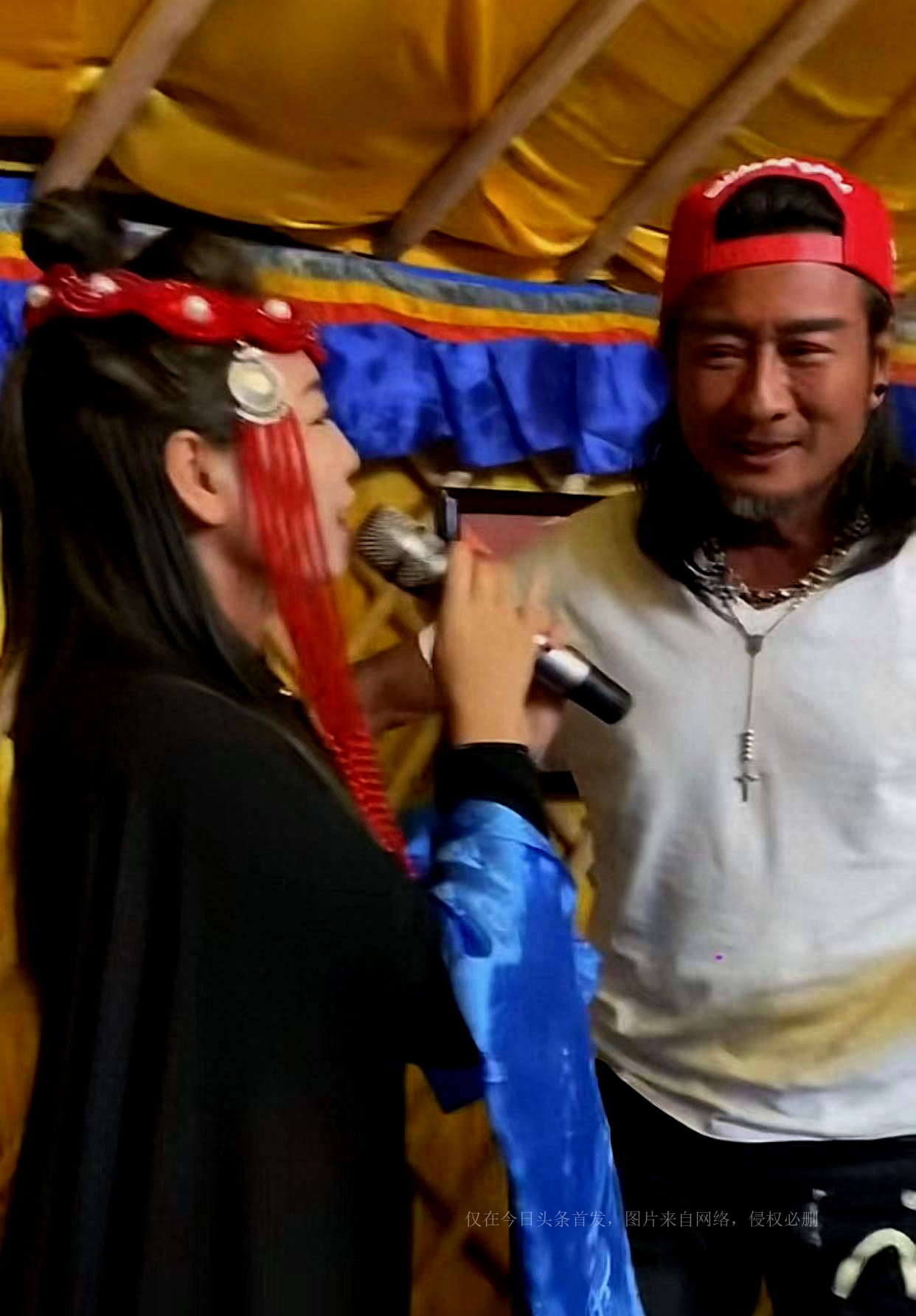 58-year-old Sun Xing was so excited after a big meal that he hugged the ...
