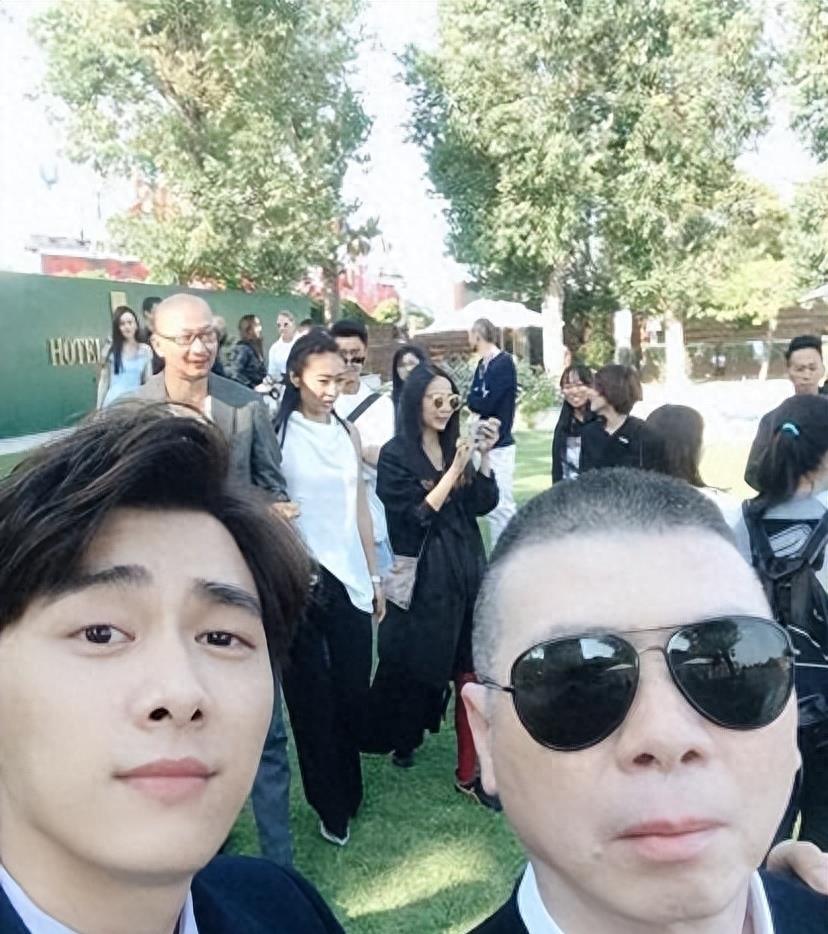 "Decent" is no longer Li Yifeng's exclusive song? Yang Mi's live cover ...