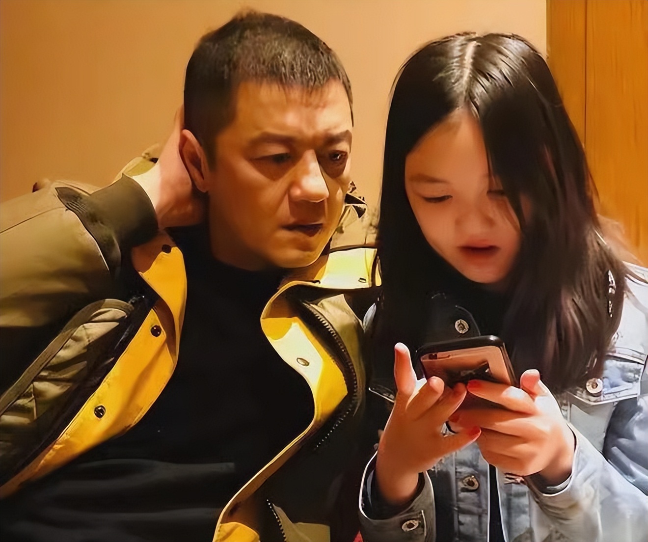 After Li Yapeng held Haiha Jinxi tightly, the days were simple and warm ...