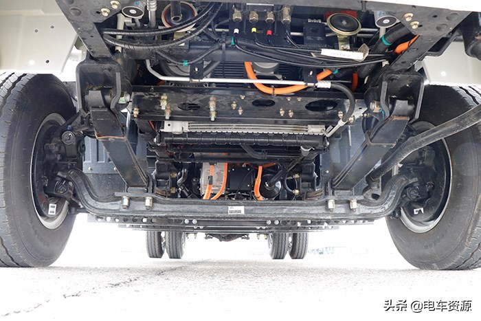 A variety of cargo compartments can be equipped with air-stop brakes ...