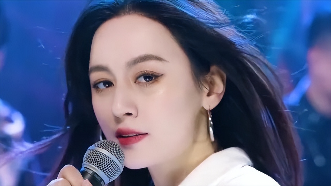 Facts have proved that 40-year-old Tang Yi, with 40 million fans, easily became a billionaire ...