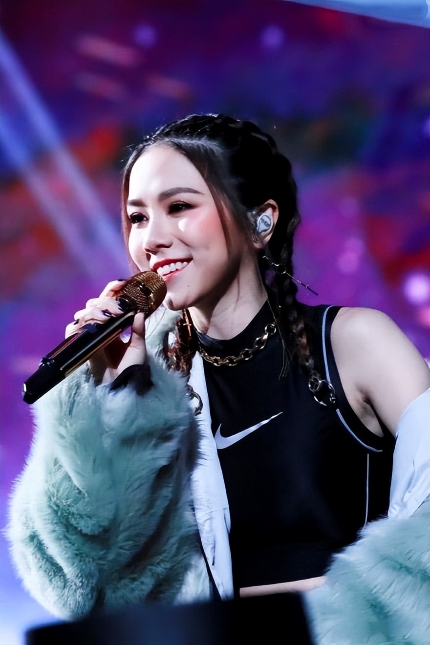 Deng Ziqi's dignity stuffed into a suitcase? "Singer" made a mistake on ...