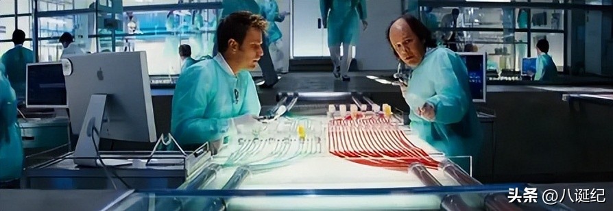 The movie "Escape from Clone Island": How does the director Michael ...