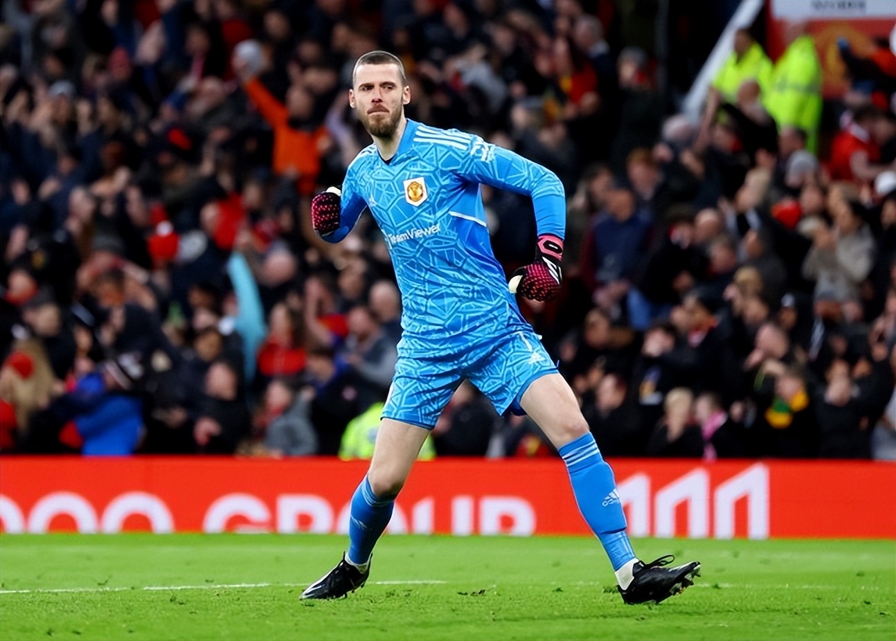Manchester United goalkeeper De Gea cuts weekly salary soon - iNEWS