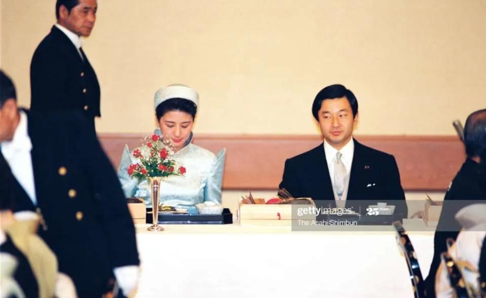 The dress that Queen Masako wore at the wedding banquet - iMedia
