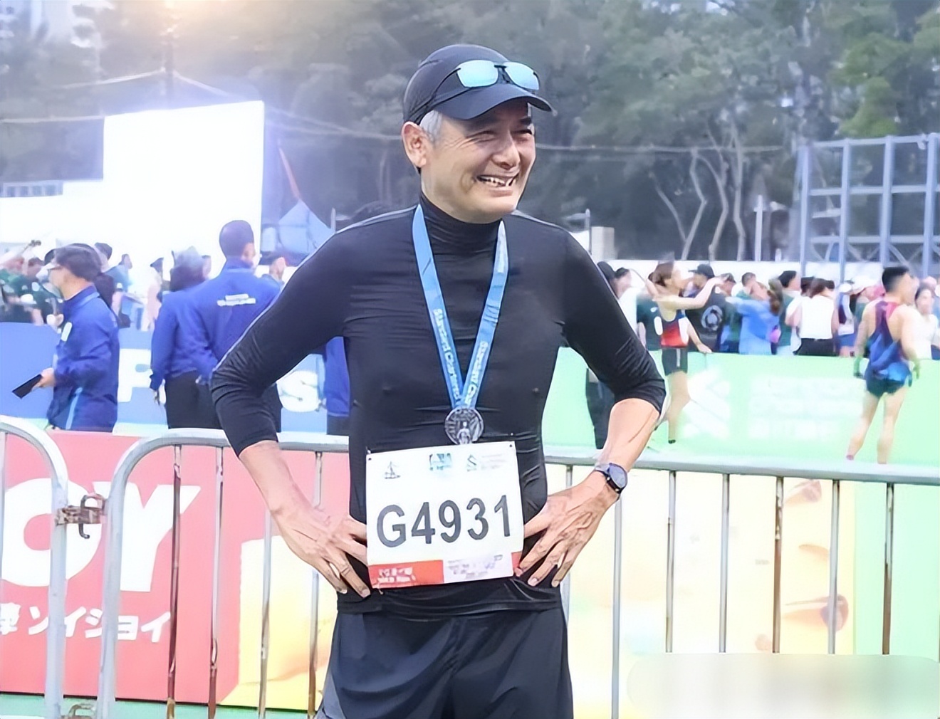 Runner Chow Yun-fat has a thrilling fall! Broken palms and cracked ribs ...