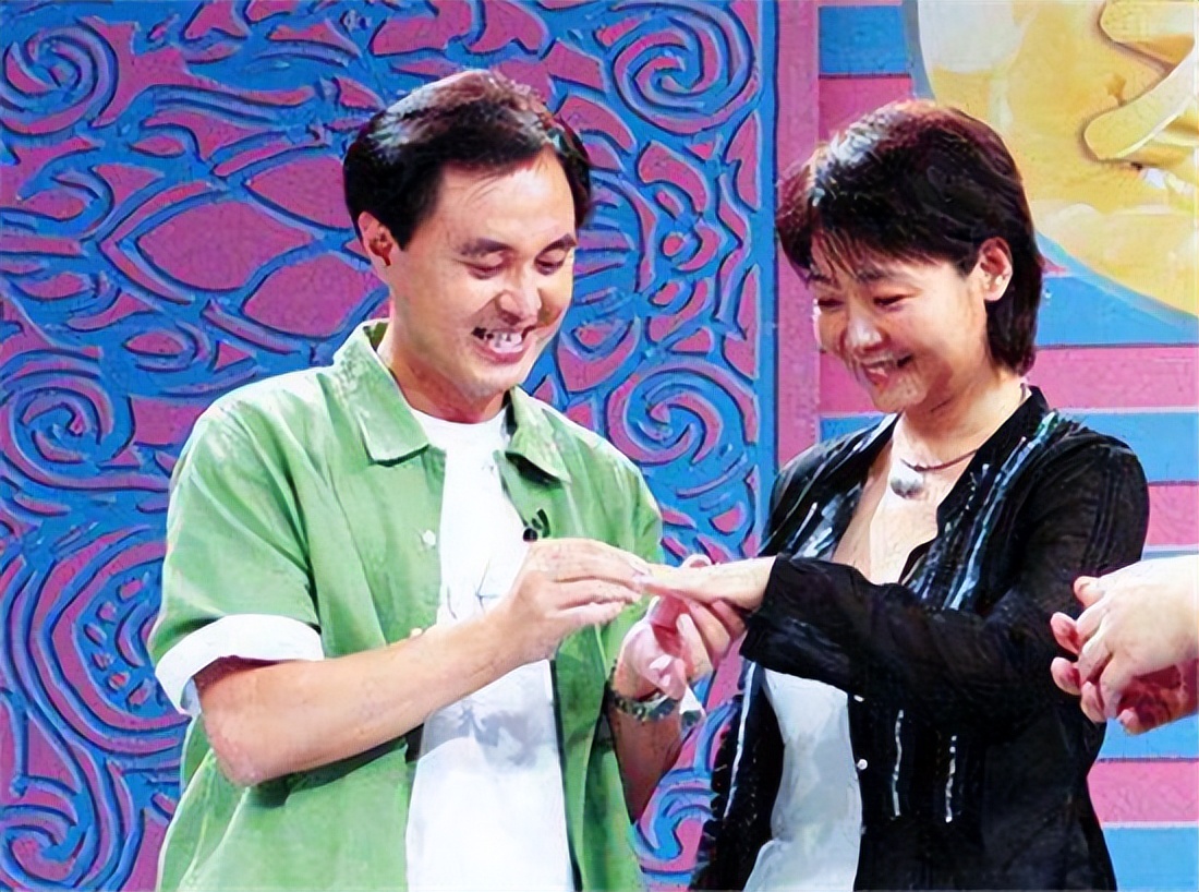 Years have never defeated a beauty, Sarina married her first love, and ...