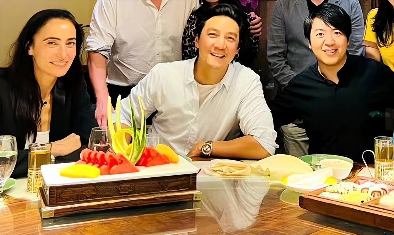 Lang Lang and Wu Yanzu are in the same frame, Lang's father dresses ...