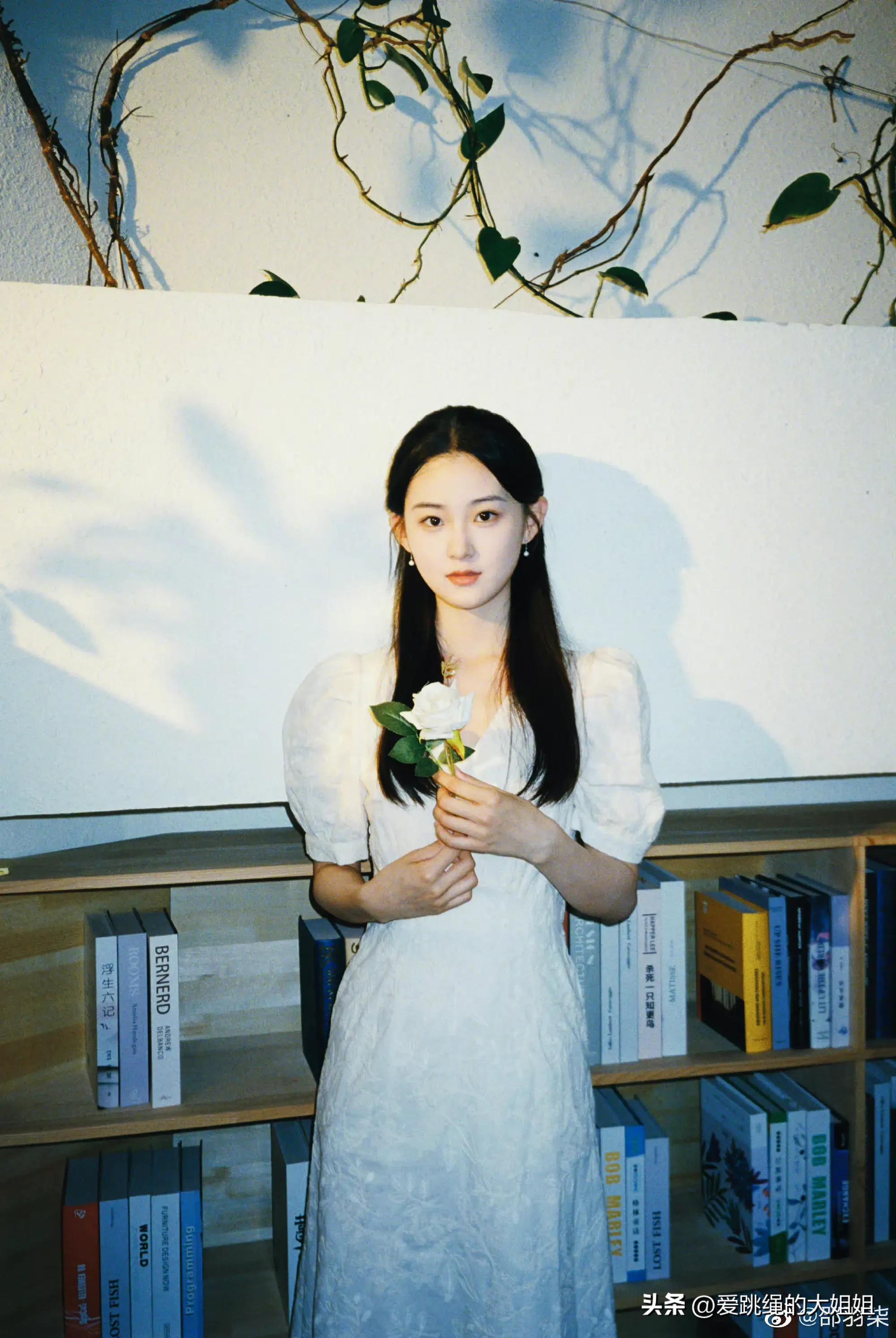 The most beautiful stewardess Li Yuheng, and the newcomer Shao Yuqi is out of the circle - iNEWS