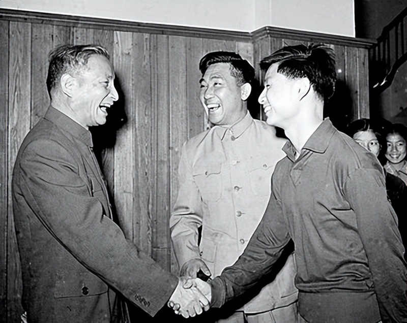 In 1990, 81-year-old Li Xiannian revealed two teachers: one taught me ...