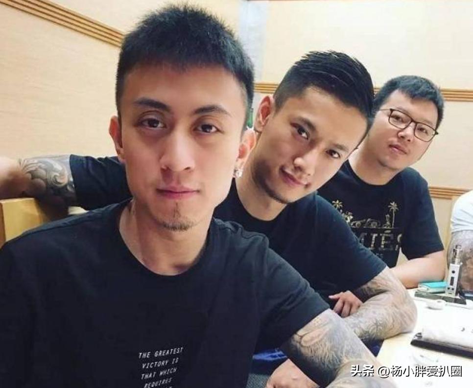 Qin Fen and the mixed-race beauty go skiing to escape the summer heat ...