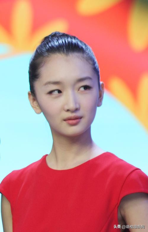Actor Zhou Dongyu: The "emotional road" behind the pure appearance - iNEWS