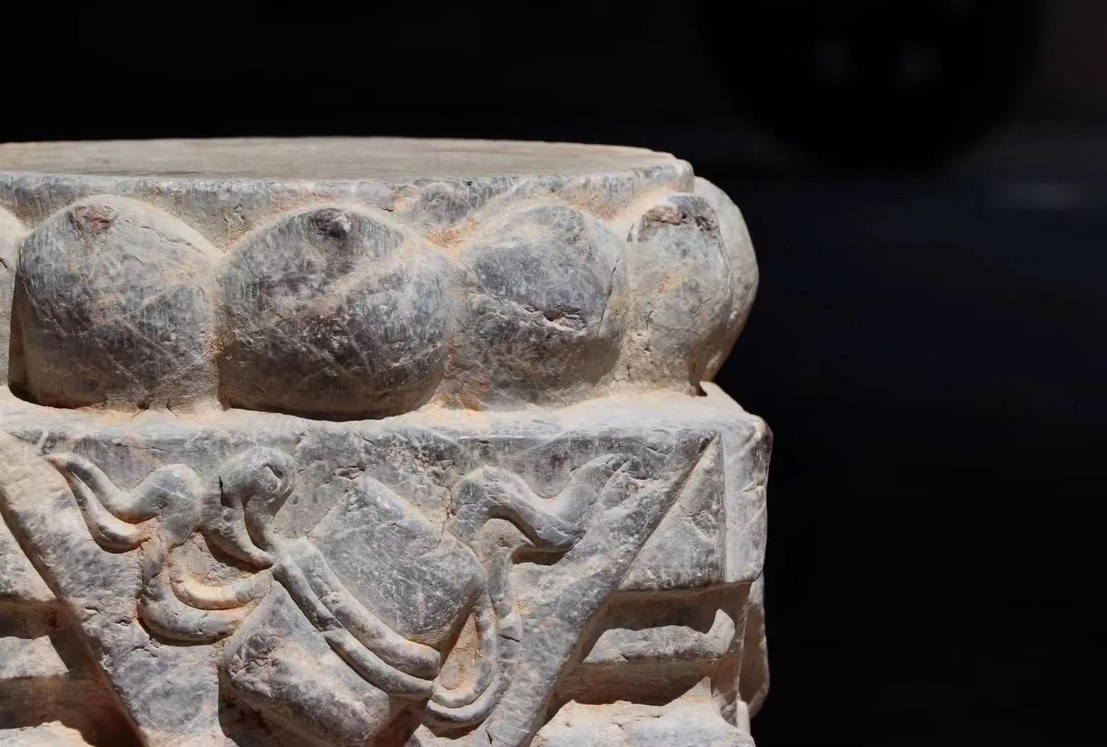 Pair of lotus stones - iNEWS