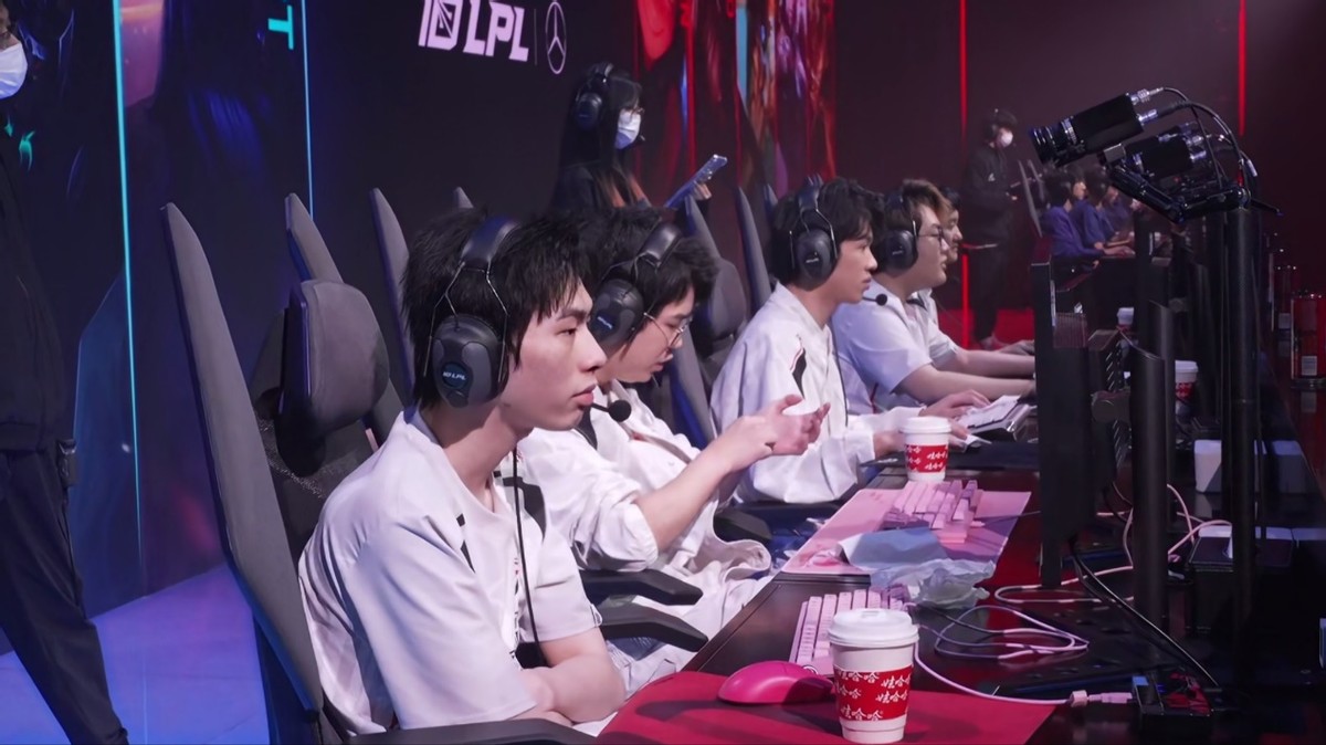 LPL盡力五人組誕生，小浩最讓人心疼，Doinb怒斥AL，建議換隊友 - 頭條匯