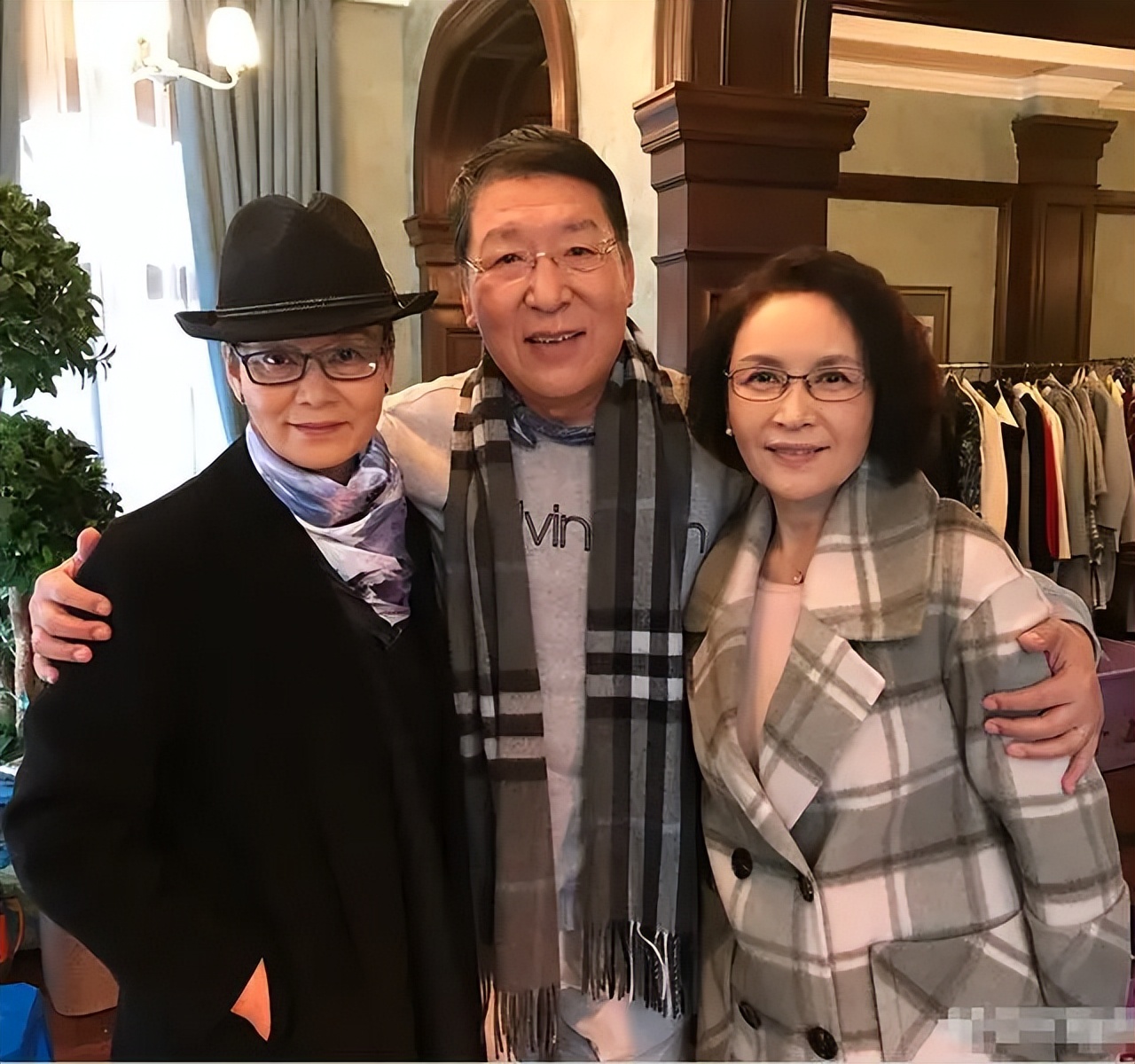 Pan Hong is in the same frame as Song Xiaoying, and she has seen what ...