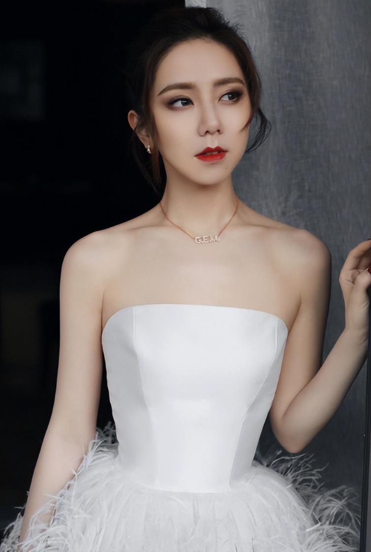 Thanks to those dark years, this time, "Deng Ziqi" bravely became ...