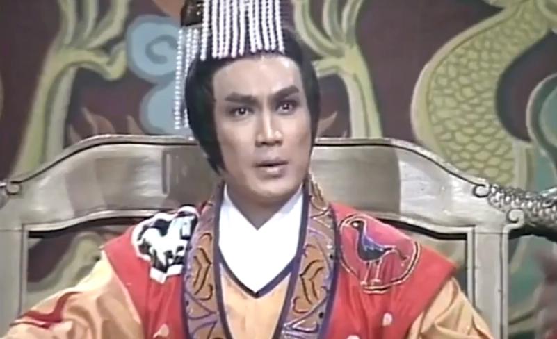 Yang Guang is a young man with pursuit. He has a position for himself ...