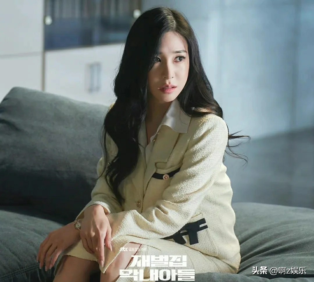 The Youngest Son of a Plutocrat: Whose Life Do You Envy in the Play ...