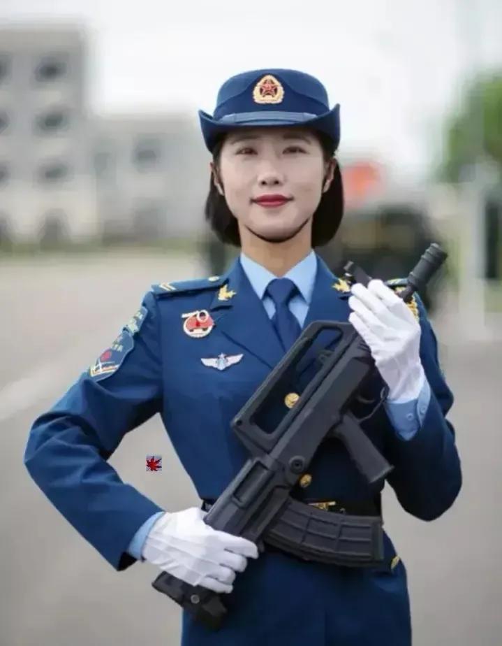 Green flowers in the army, picturesque (original) - iNEWS