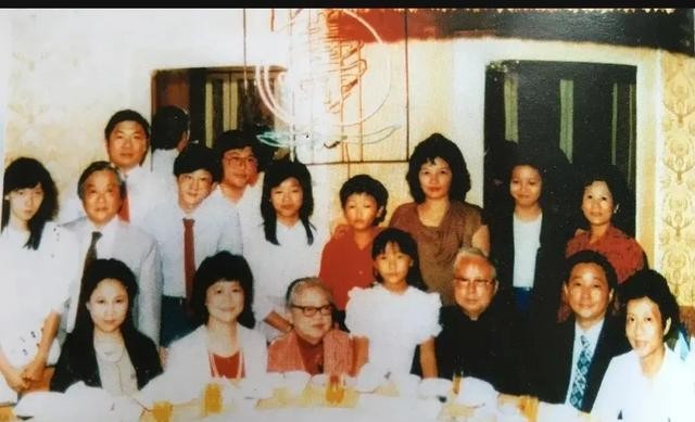In the 1980s, Qiong Yao and her father Chen Zhiping, mother Yuan ...