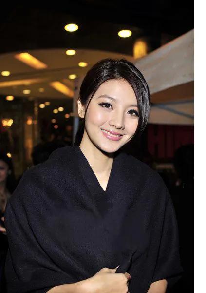 Stunning, beautiful Wu Yaxin - iMedia