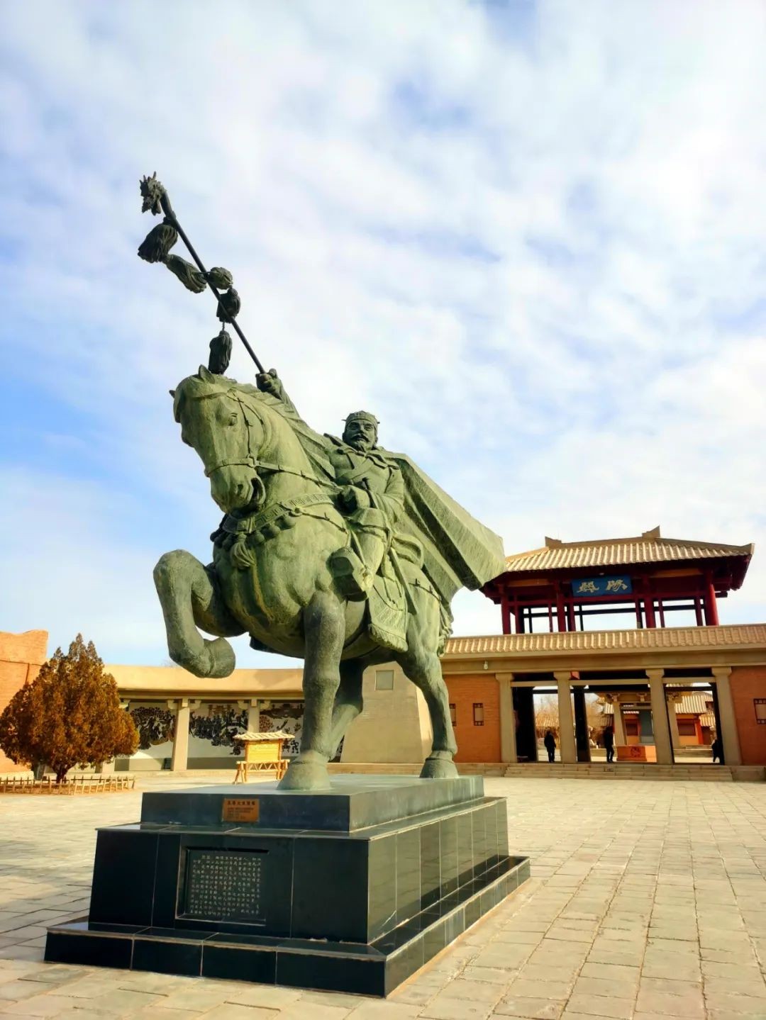 Listen to Dunhuang Yangguan telling the story of autumn - iNEWS
