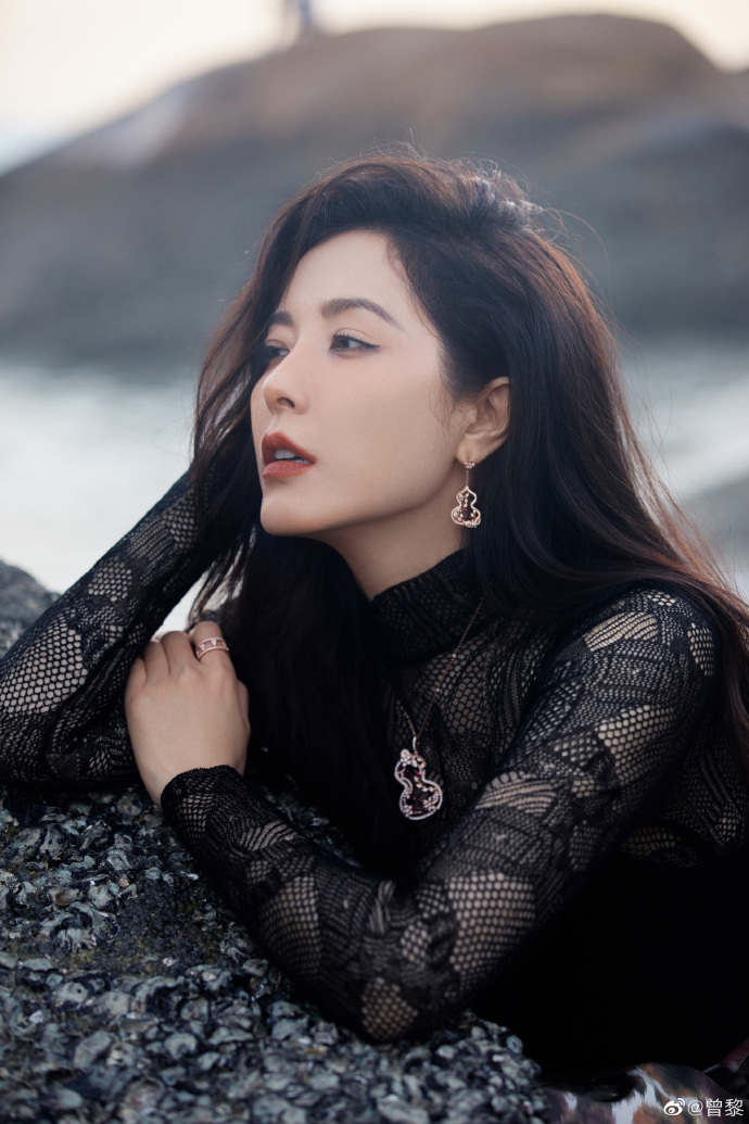 Zeng Lifa's photo features bright and elegant features!The beauty of ...