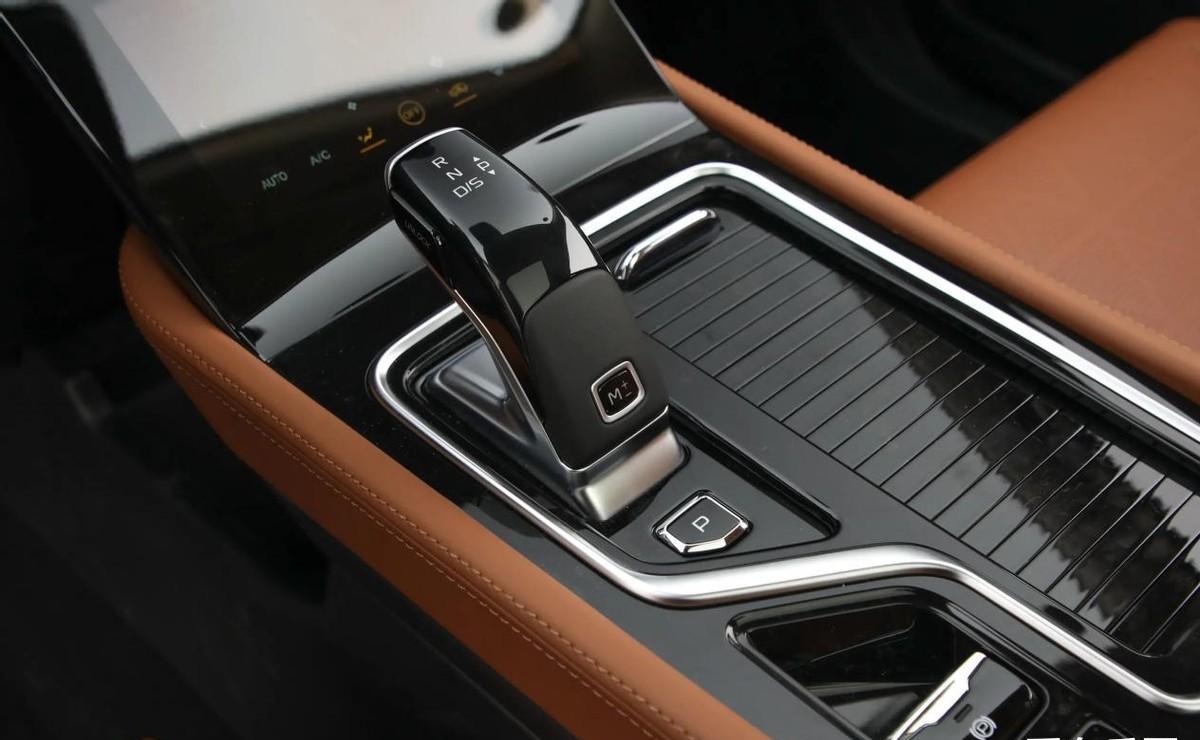 2.0T+8AT, also equipped with 2 - iNEWS