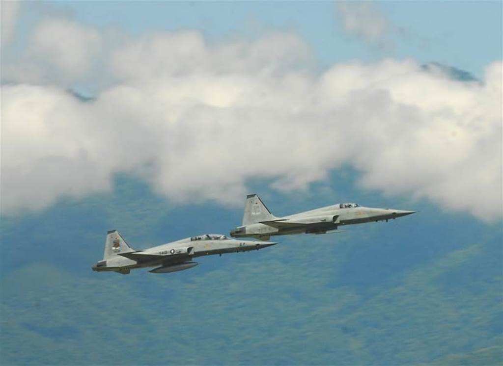 Air combat record is zero, the rare delta-wing fighter F-102 in the US ...