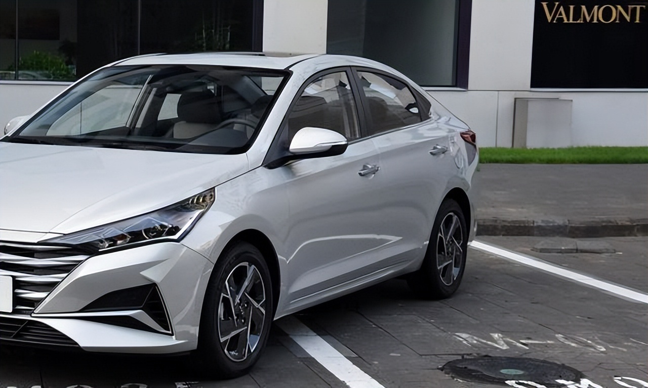 A smart choice for wage earners, the car is equipped with an aluminum ...