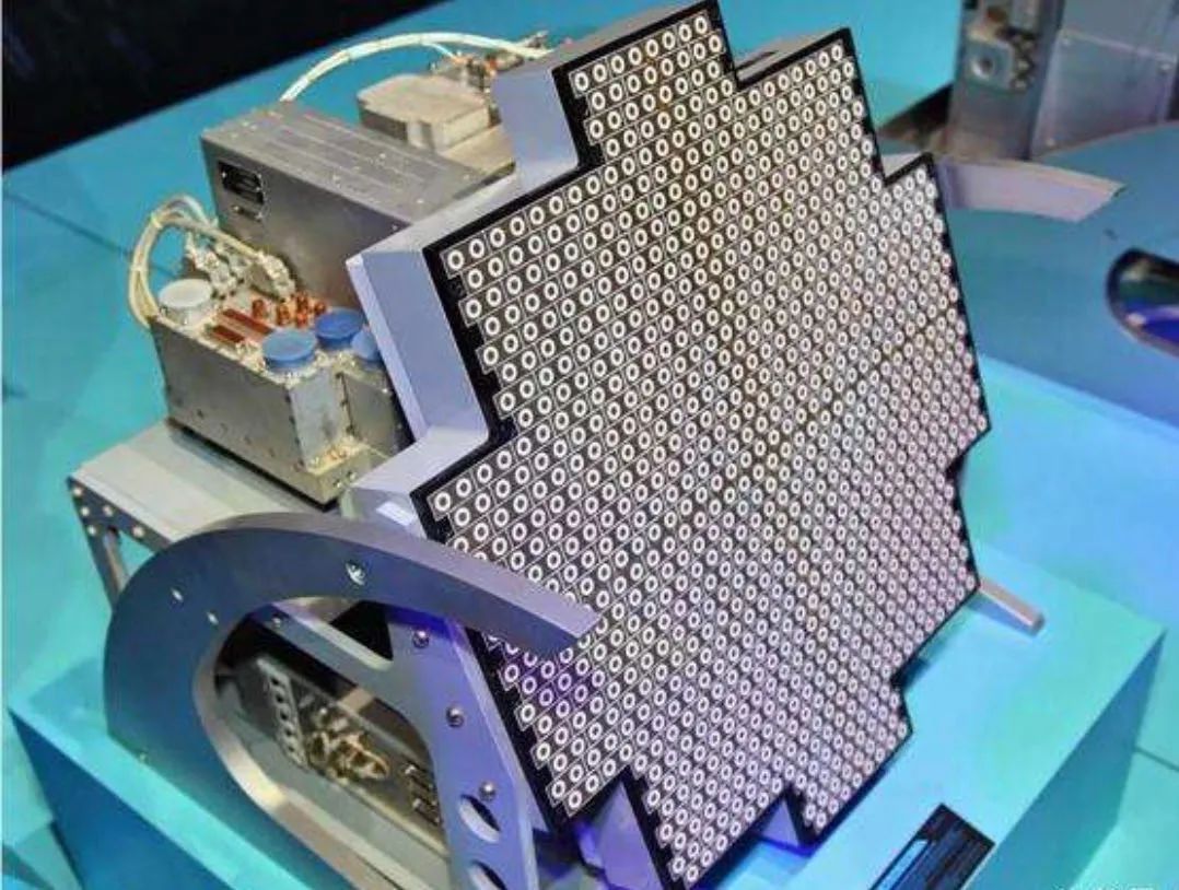 Phased array radar "cabbage", weapons on aircraft carriers are used to ...