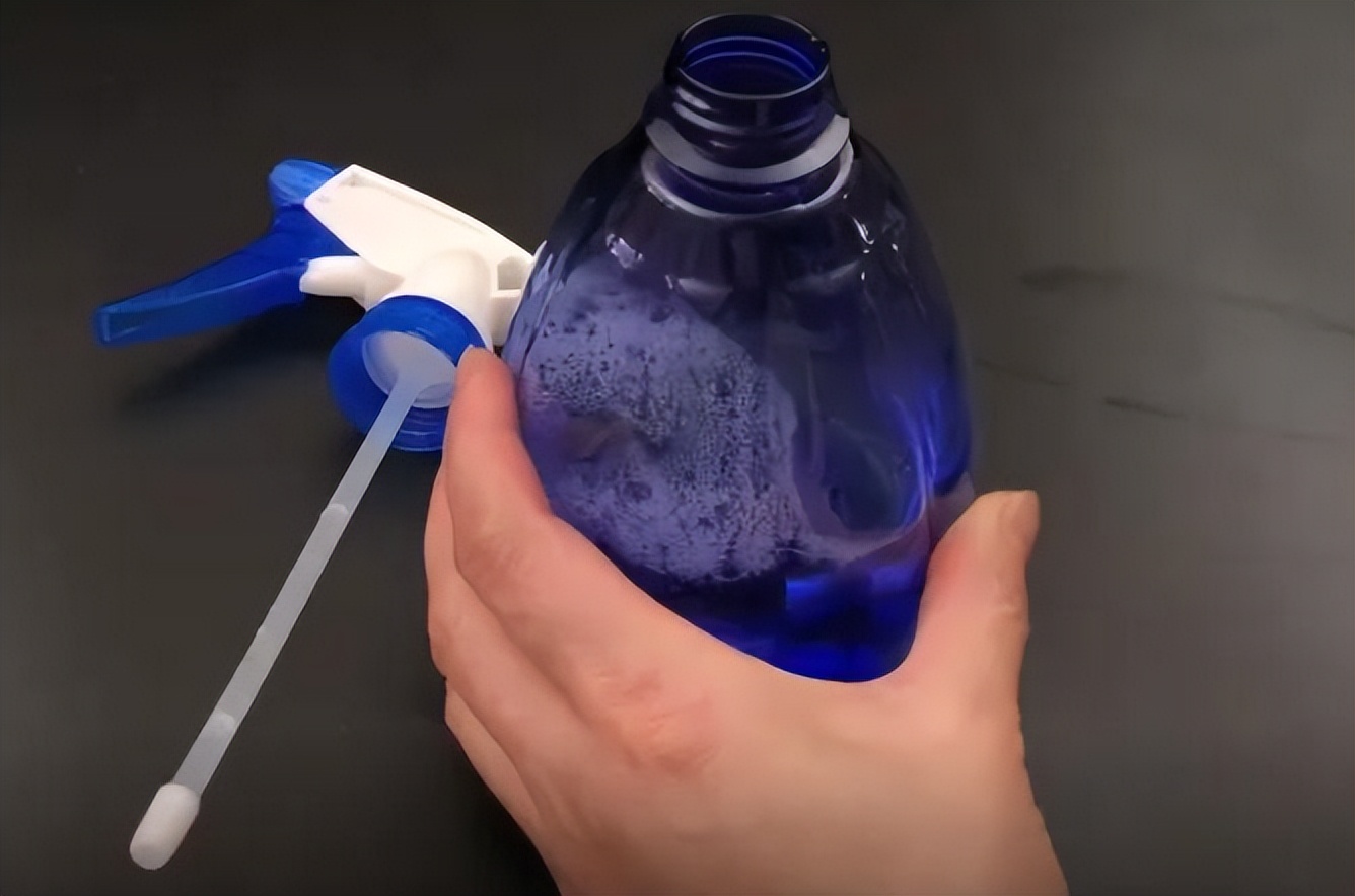 What should I do if the screen is dirty?Don't wipe with water!Teach you ...